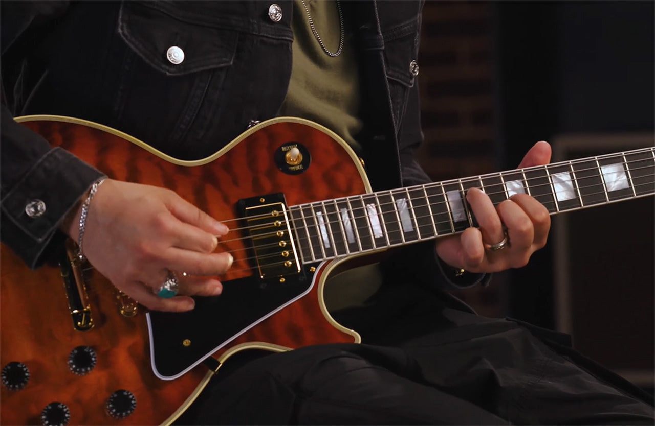Video: Gibson Custom select Les Pauls with Quilt Maple and Quilt Sapele ...